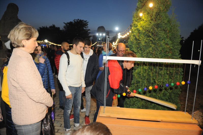 Noaptea Cercetătorilor Marcată în Parcul-dendrariu Al UTM ...