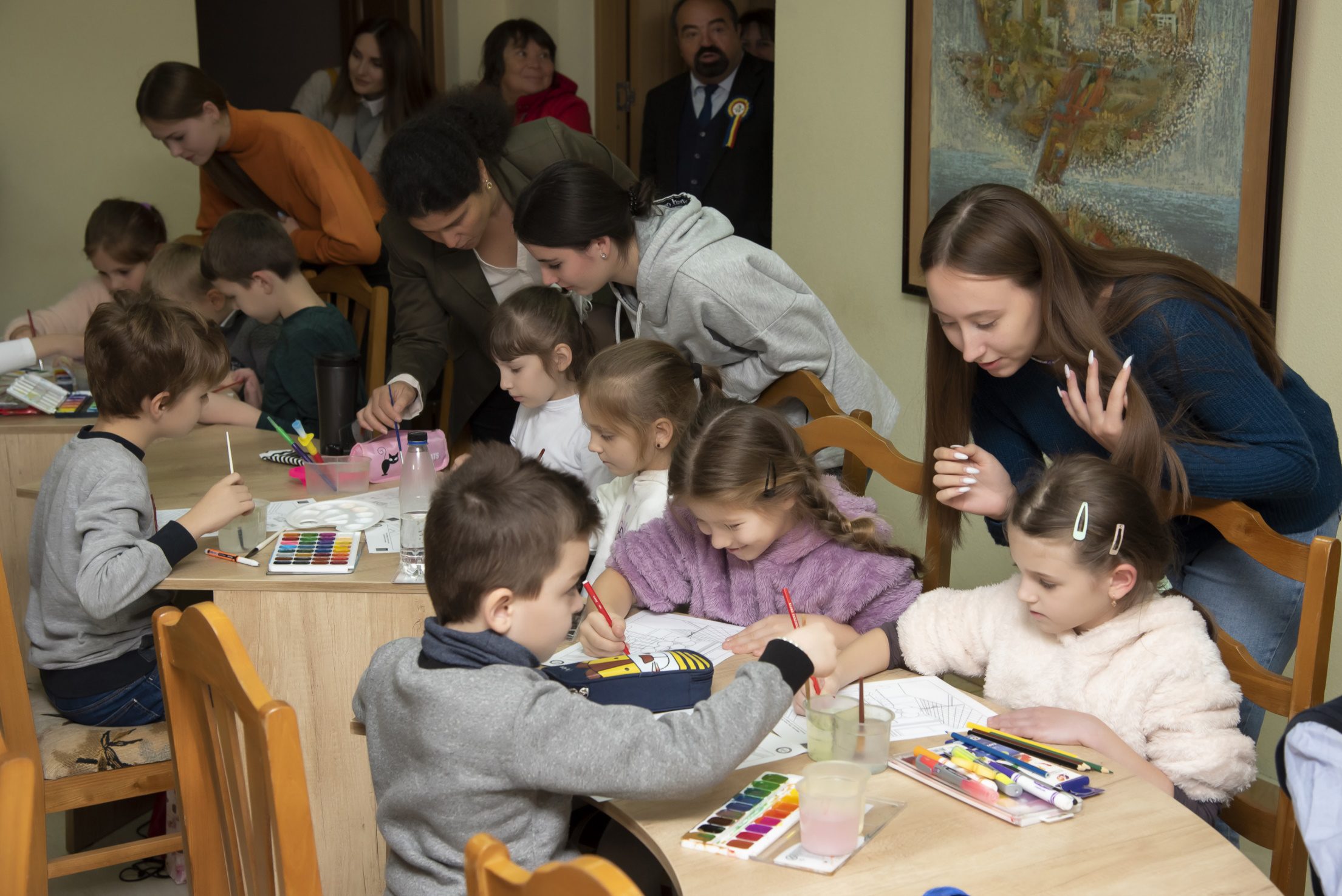 Studenții FUA-UTM au organizat o expoziție de pictură și grafică și un ...