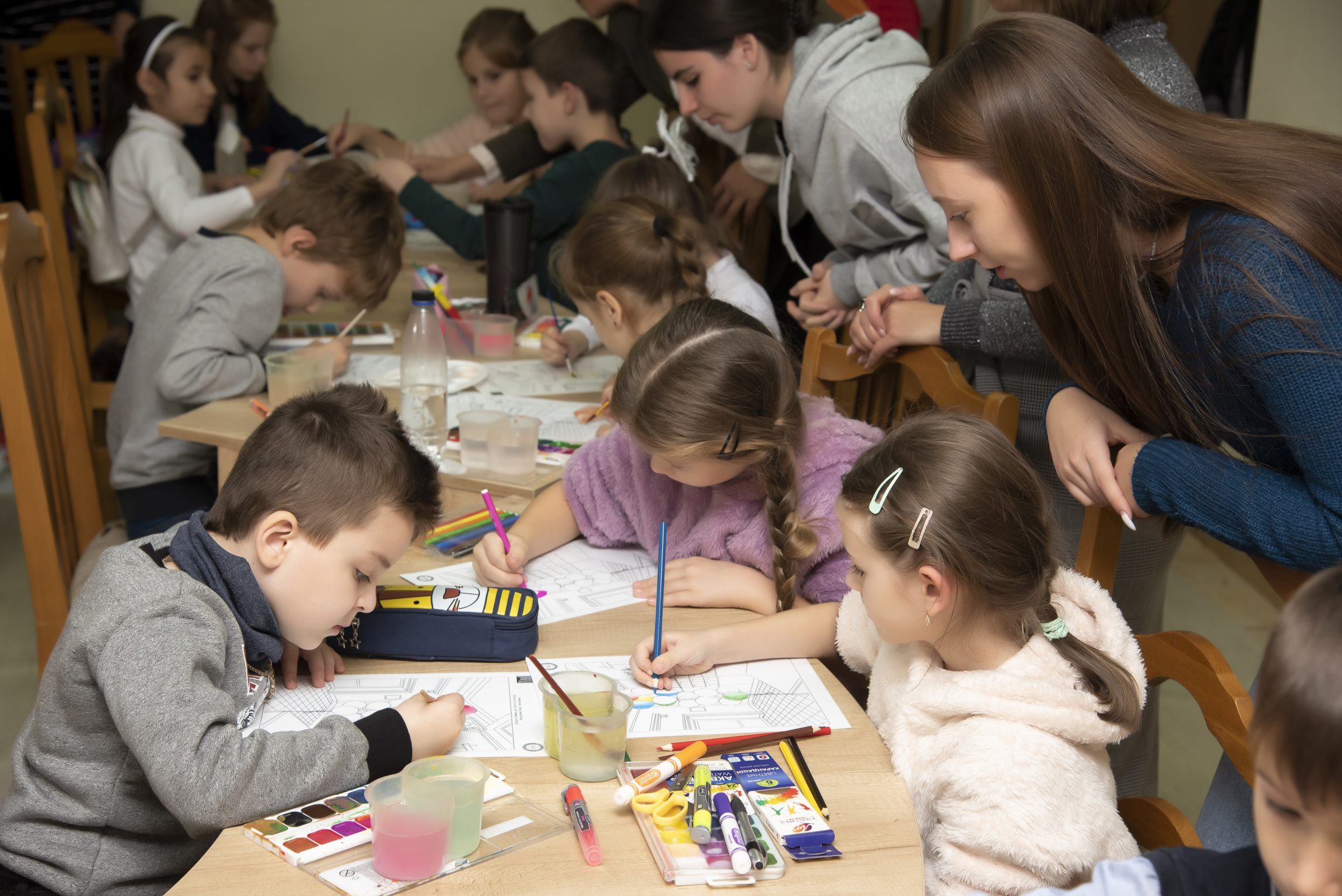 Studenții FUA-UTM au organizat o expoziție de pictură și grafică și un ...