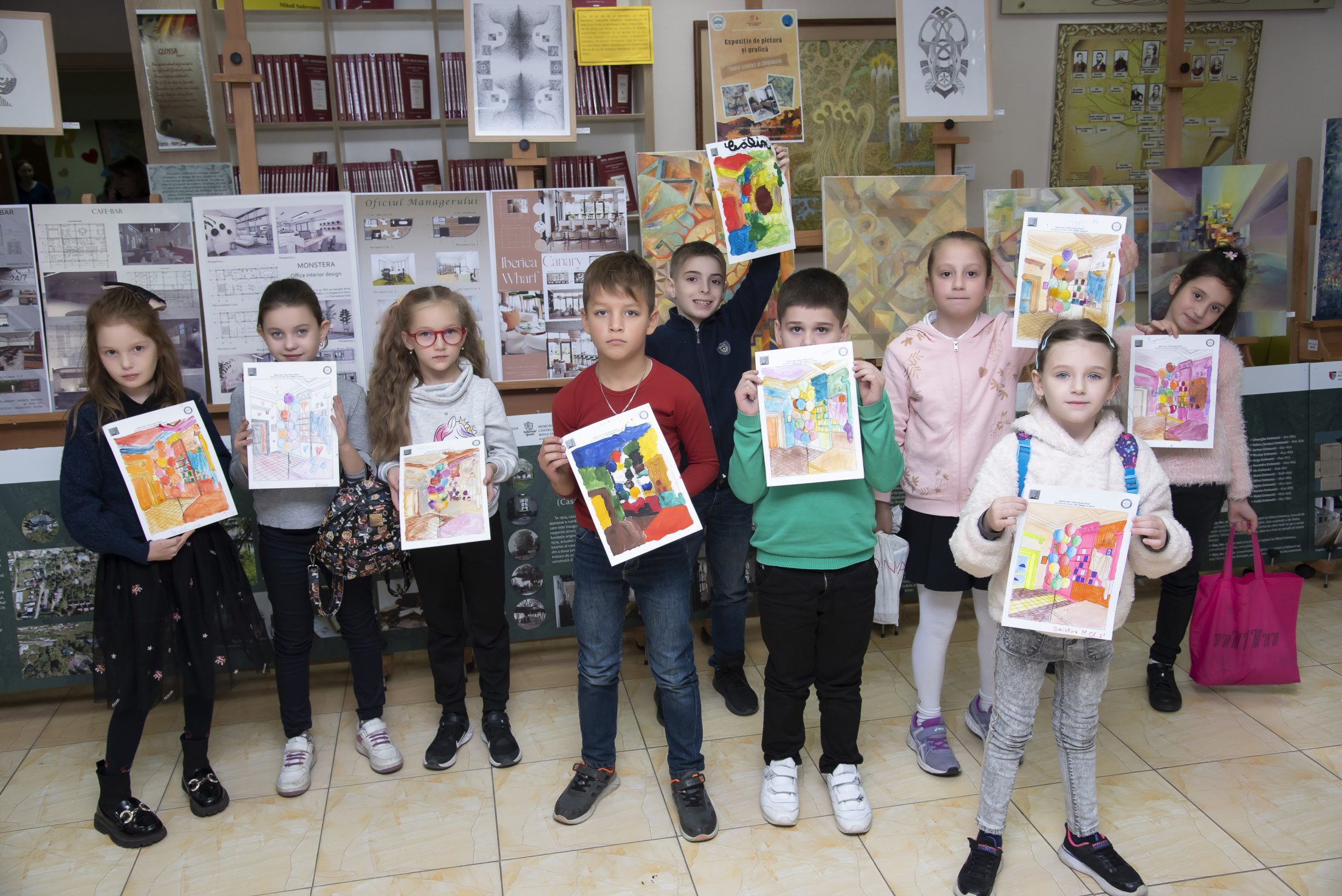 Studenții FUA-UTM au organizat o expoziție de pictură și grafică și un ...