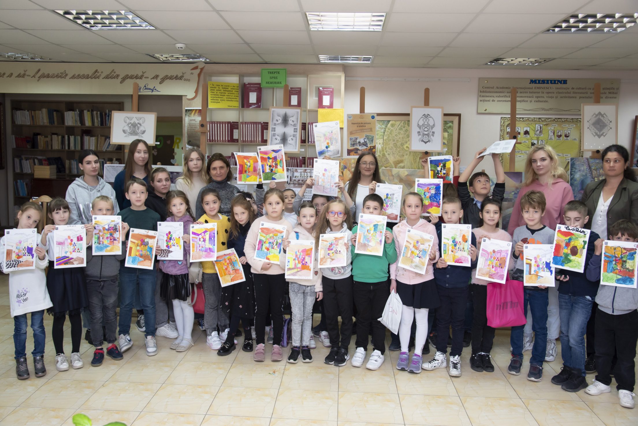 Studenții FUA-UTM au organizat o expoziție de pictură și grafică și un ...