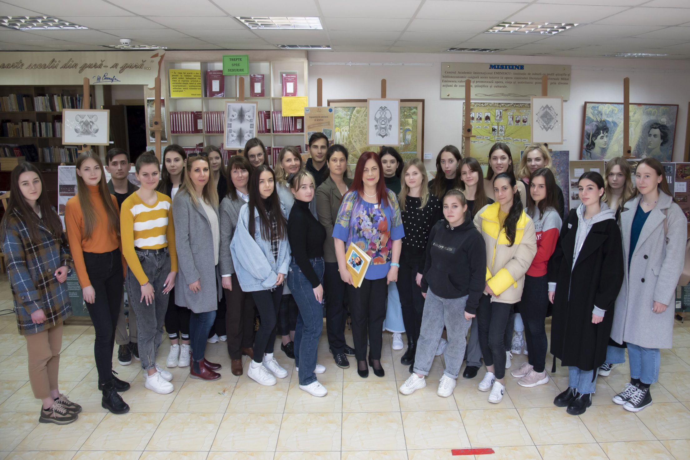 Studenții FUA-UTM au organizat o expoziție de pictură și grafică și un ...