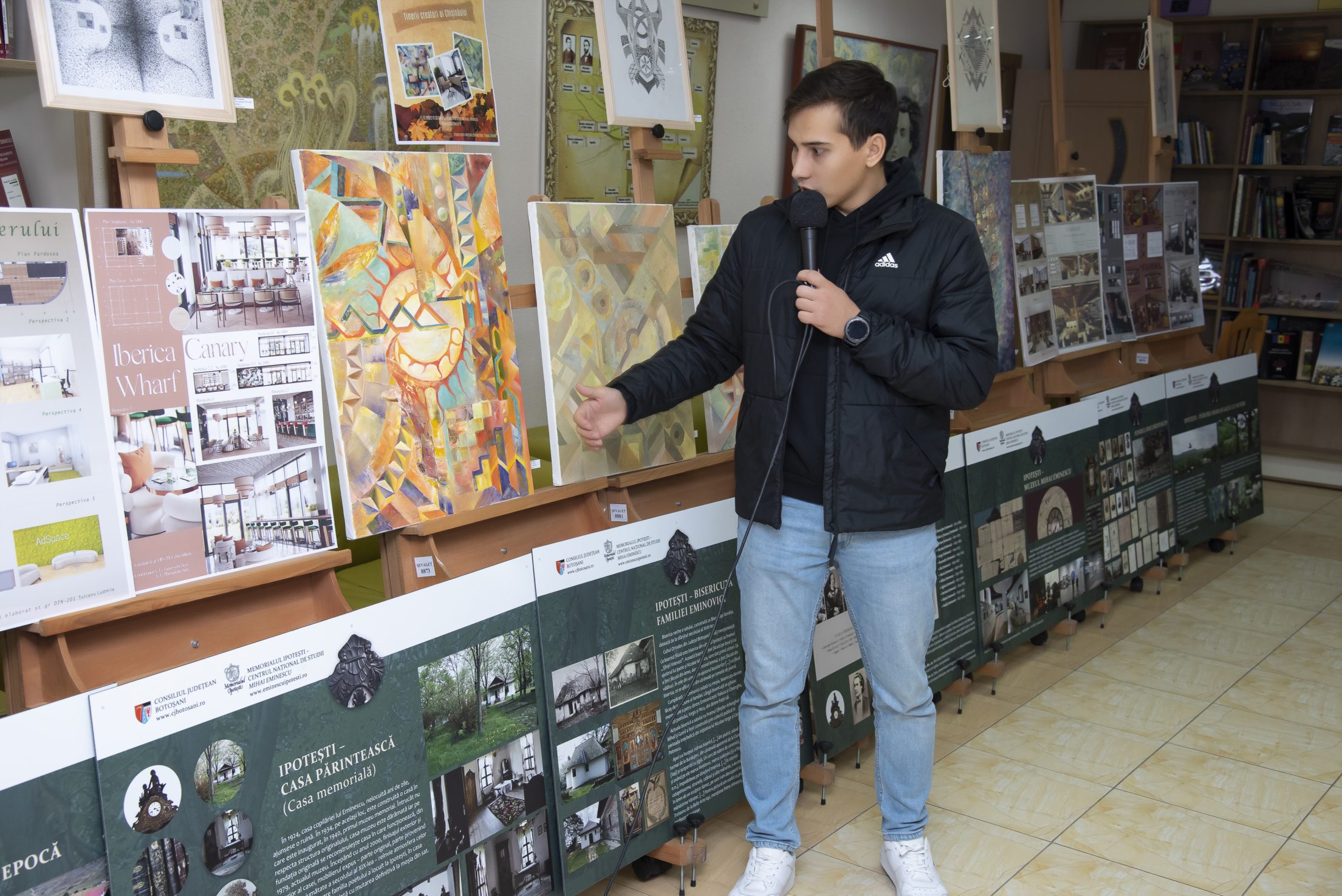 Studenții FUA-UTM au organizat o expoziție de pictură și grafică și un ...