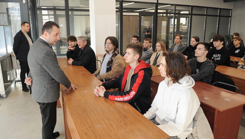 Inspiring the Future Generation of Engineers: First-Year Complementary ...