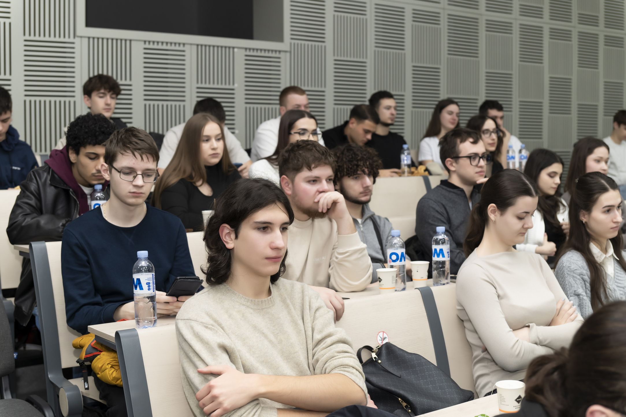 Rectorul UTM, Viorel Bostan, în dialog deschis cu studenții: întrebări ...