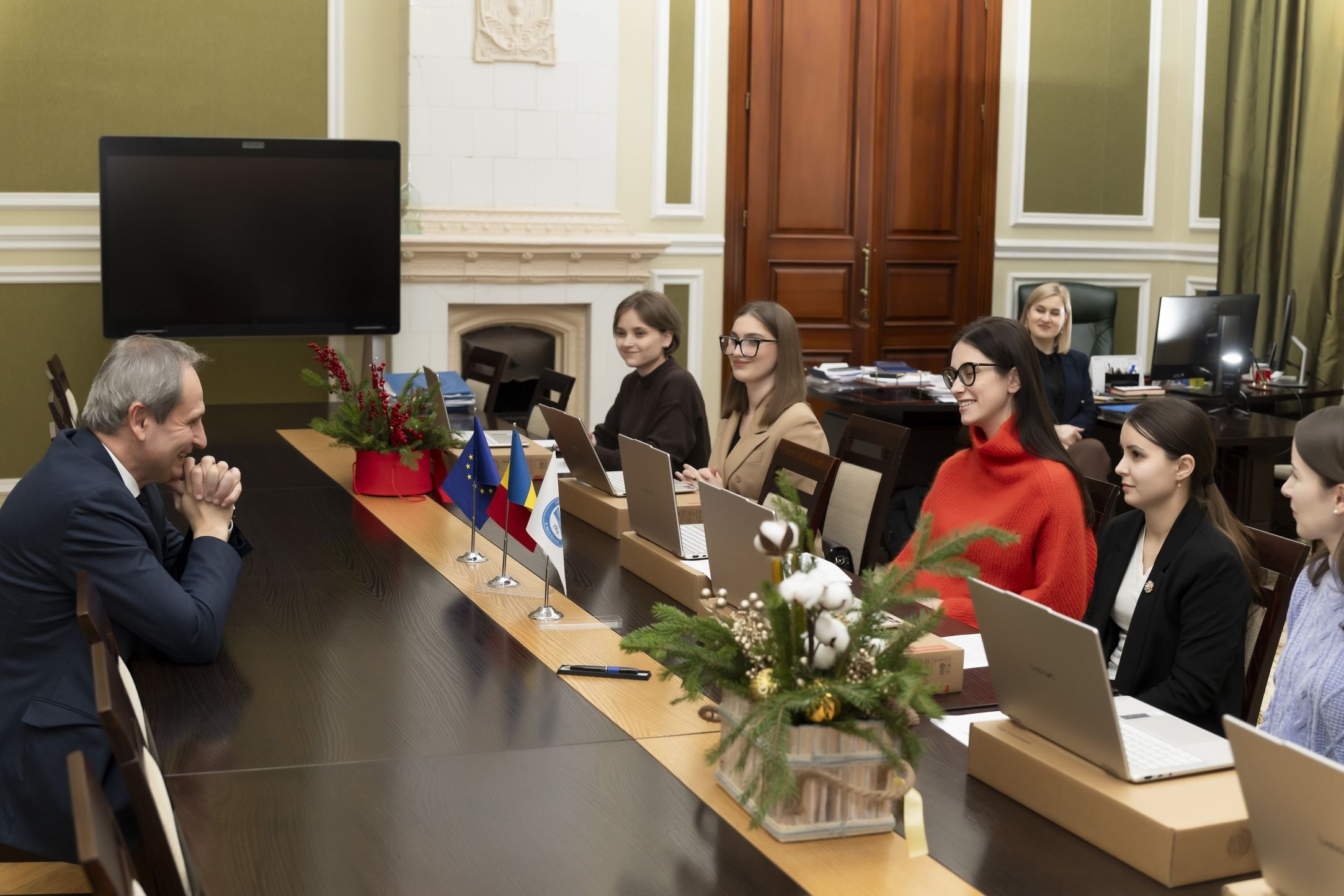 Viitorul se construiește cu încredere: Rectorul UTM, Viorel Bostan, a ...